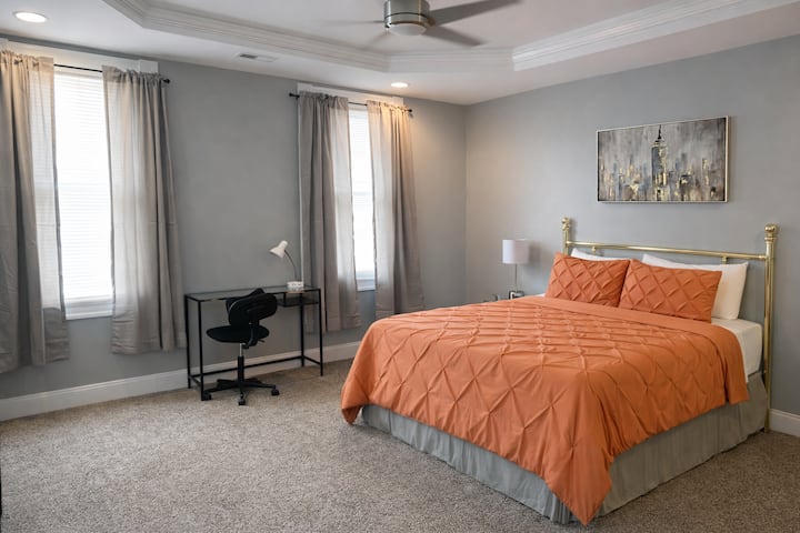 Modern Private Room W/ Attached Bath-near Downtown - Baltimore, MD