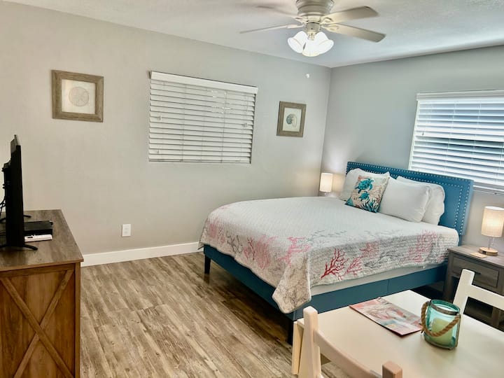 #6 Clearwater Beach Large Efficiency-porpoise Inn - Clearwater, FL