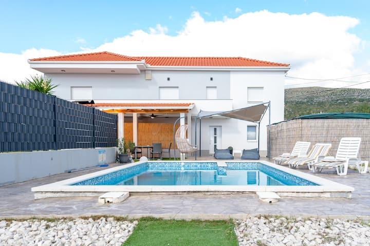 Apartment With Private Pool Dino & Lea - Trogir