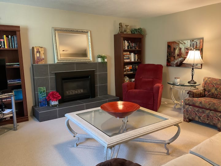 1 Or 2 Bedroom Kerrisdale Touch Of Tuscany. - Vancouver