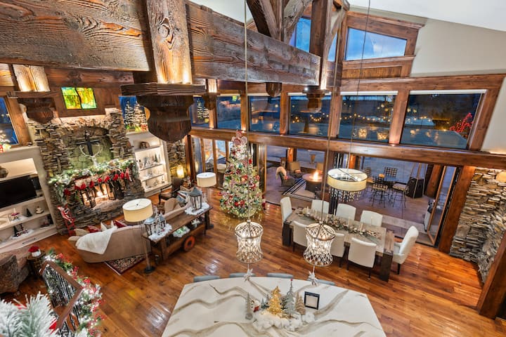 Private Grand Lodge With Pool, Lake & Pickleball - Eden Prairie, MN