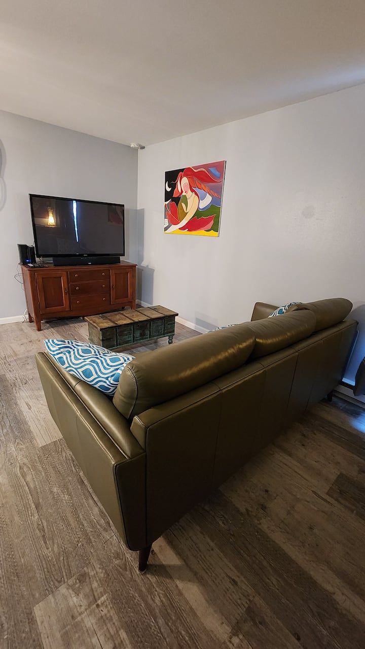 Harmonious 1 Bd, 1 Bth Free Parking - Madison, WI