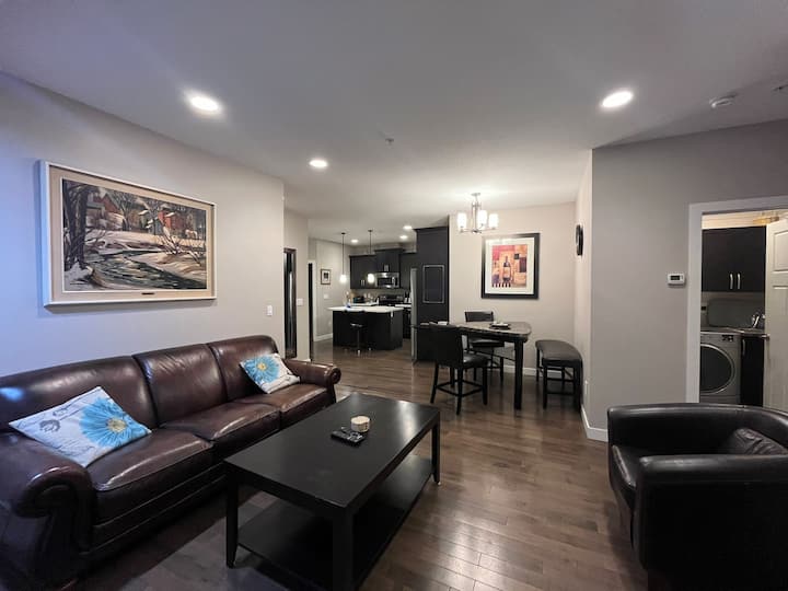 Luxury Downtown 2 Bed 2 Bath Suite W/ Parking Incl - Regina