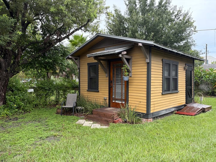 One Guest Tiny Ybor Mustard House - Tampa, FL