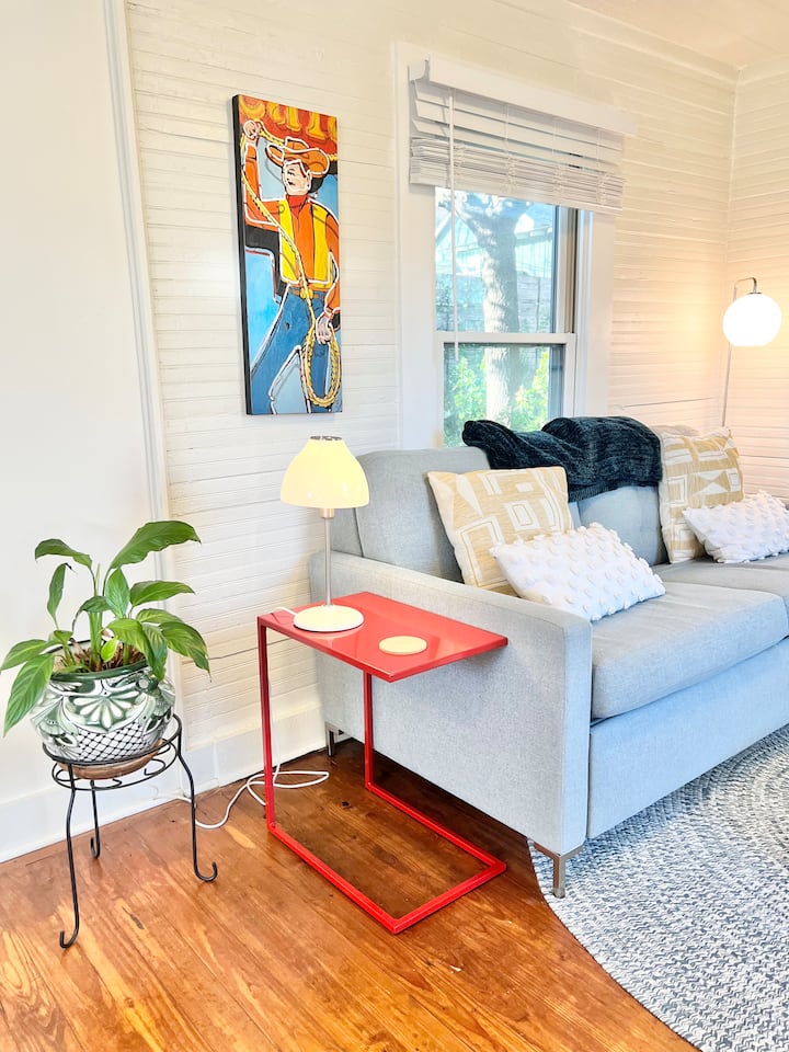 The Urban Cottage — Guesthouse Near Downtown - Austin