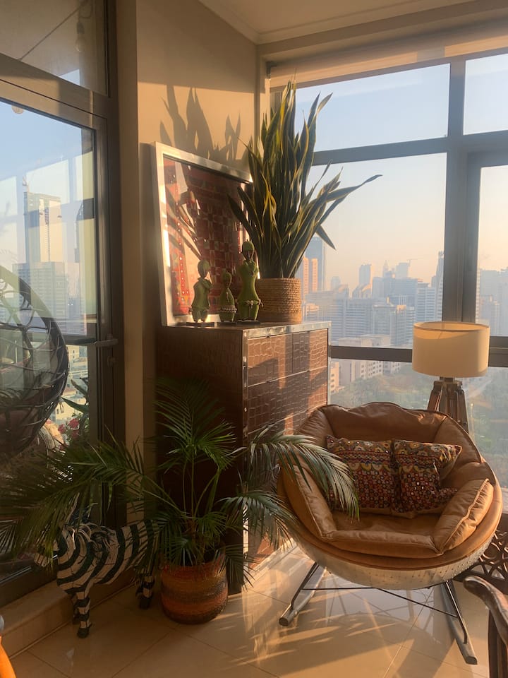 Glittering Sea Views, Centrally Located Apartment. - Dubai