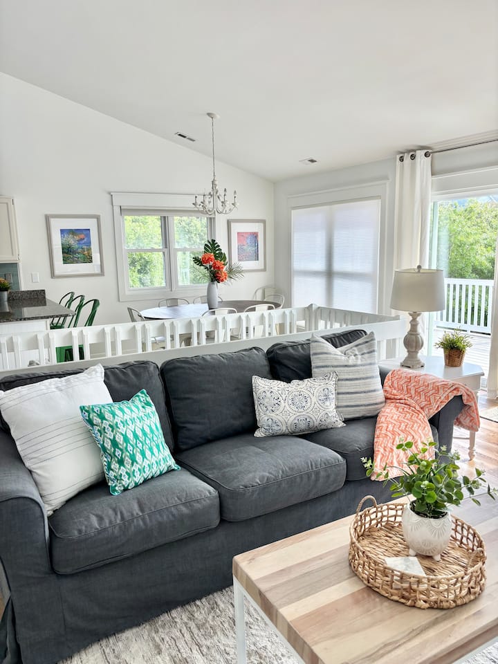 “Summer Joy” 3bd Steps From Beach Bright & Clean! - Emerald Isle, NC