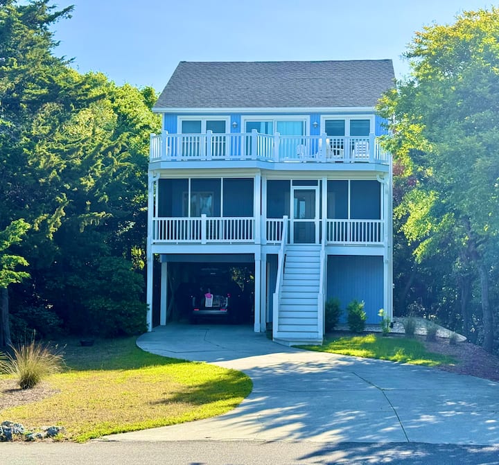 Steps From Ocean/beach, Sunny & Clean, Sleeps 8! - Emerald Isle, NC
