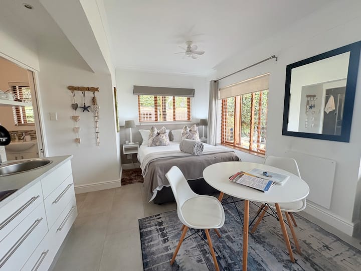 @Bayview Cozy Studio2 - Safe Area, Lagoon Views ! - Knysna