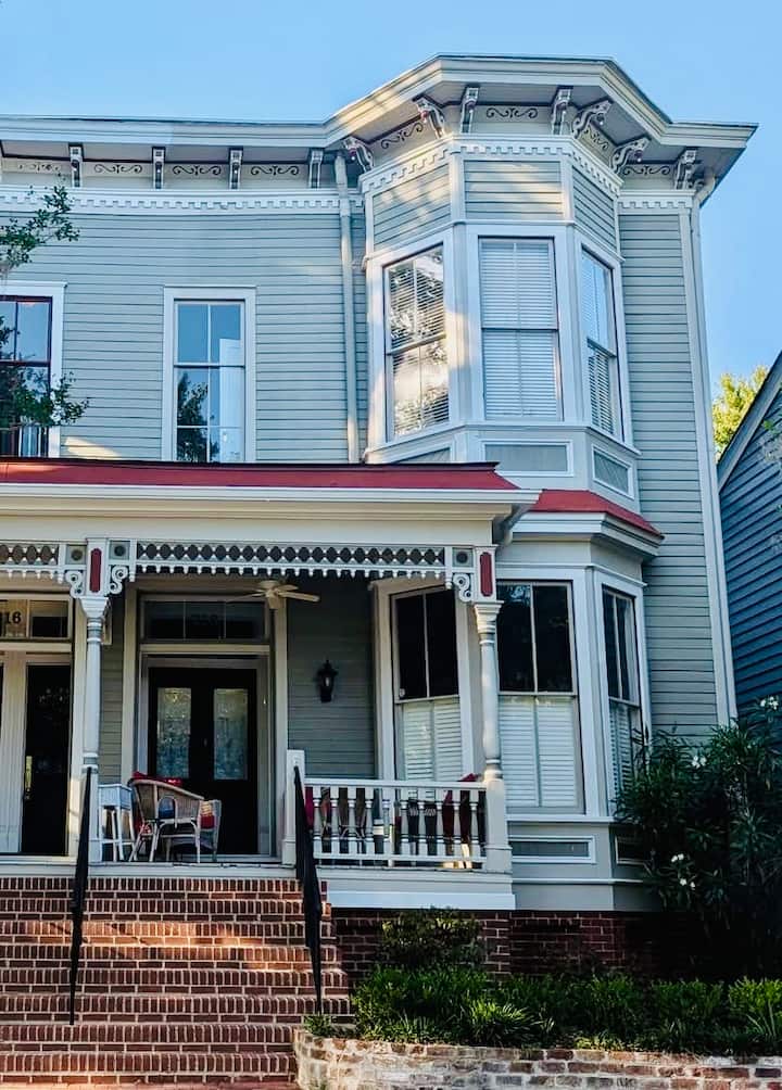 Southern Sky Townhouse - All The Comforts Of Home - Savannah, GA