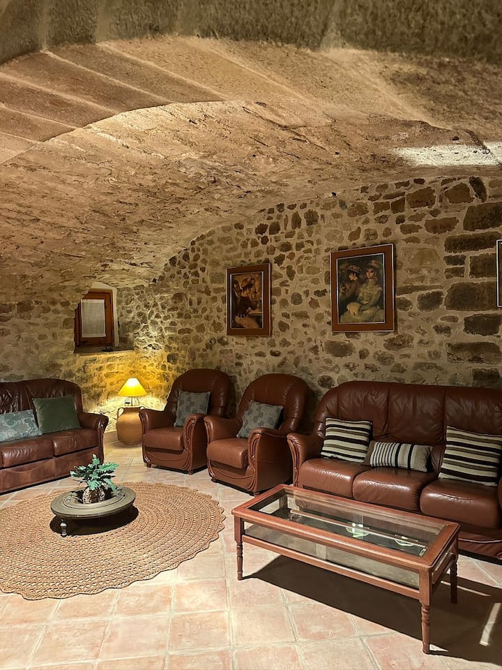 Spacious House For Families And Groups Of Up To 10 - Peratallada