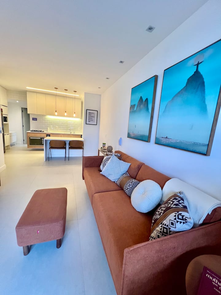 New Listing - Newly Renovated Beachfront Apartment - Rio de Janeiro