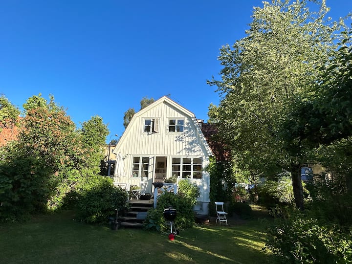 Beautiful House With A Lovely Garden Close To Town - Stockholm