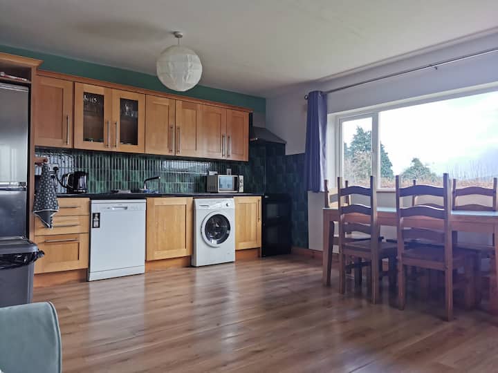 Ballasallagh Bnb - 3 Bedroom House, Mountain Views - Tullow