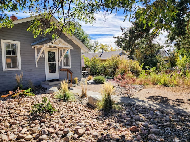 The Ironwood & Lilac Cottage - Colorado Springs, CO