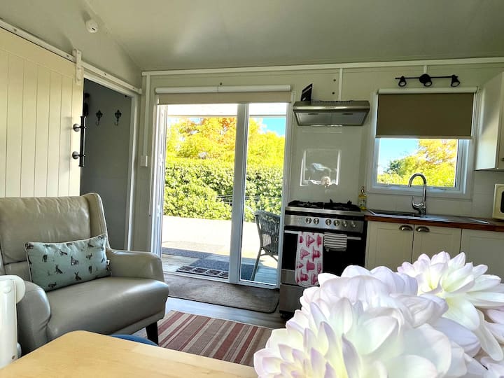 Blackbird Cottage-country Comfort, Birdsong & Pigs - Prebbleton