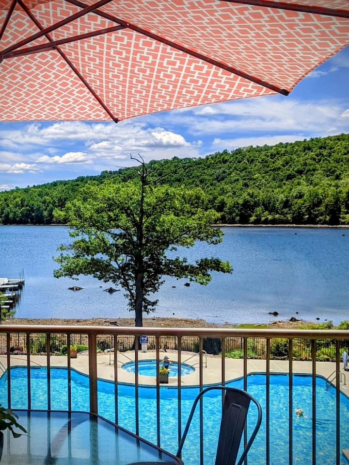 Ooh La La-lakefront- Ski/beach/pool/lake/hike/bike - Pennsylvania