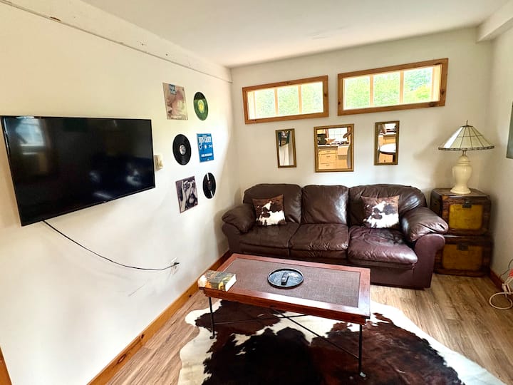 The Carriage House: Garden Apartment - Woodstock, NY