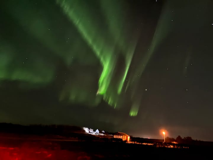 Norðurkot, The Yellow Northern Lights House. - Islande