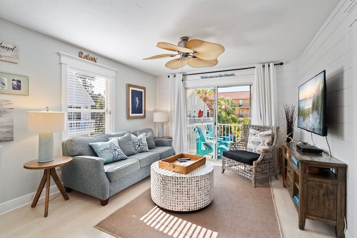 2 Min Walk To Beach! Heated Pool On Gulf Drive - Anna Maria Island, FL