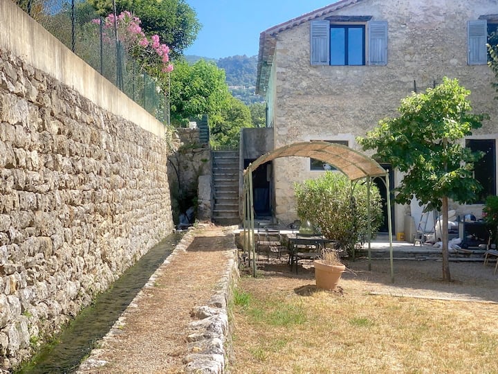 Charme & Histoire: Ancien Moulin - Piscine Et Clim - Grasse