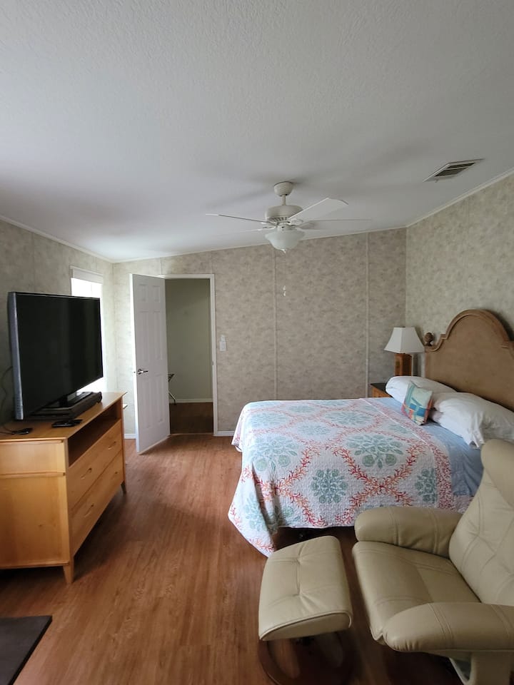 Walk To Beautiful Beach. Near St. Aug., Daytona - Palm Coast, FL