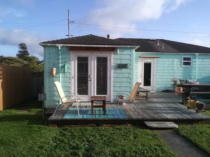 Colorful Corner Has A Private Entrance & Bath! - Eureka, CA