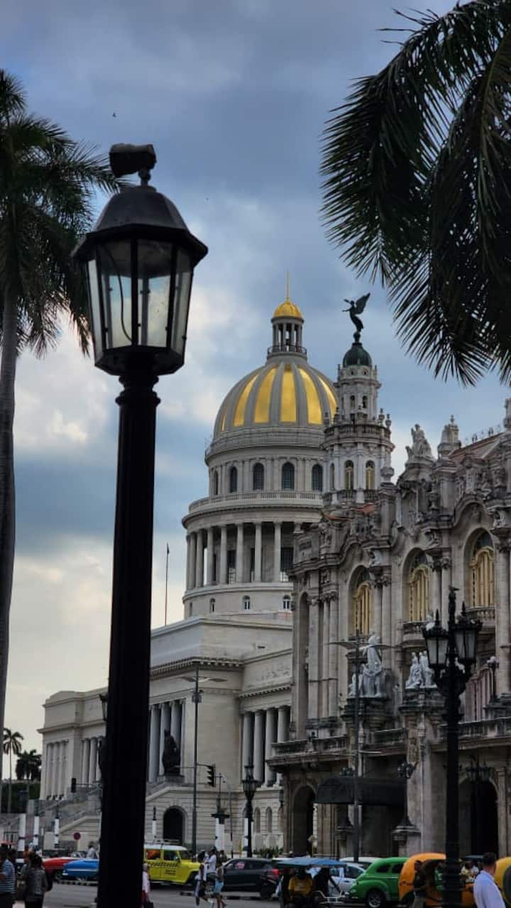 Balcones Consulado.  En El Centro De La Habana H1 - La Havane