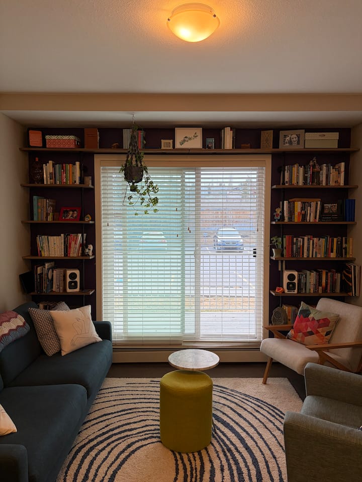 Beautiful Mid-century Modern 1bdr Apartment - Calgary