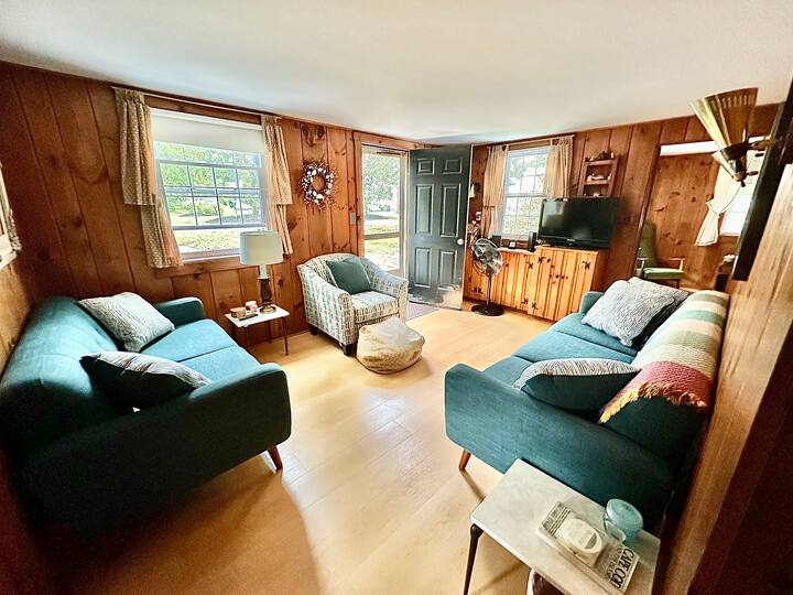 Cozy 3-bedroom Cape Cottage - Seagull Beach, MA