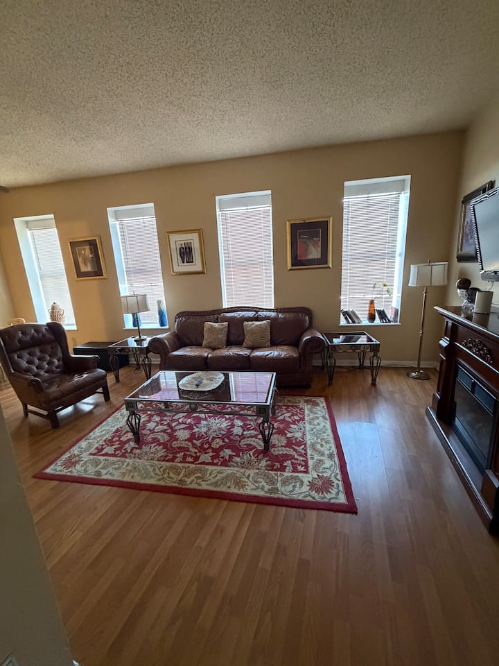 2nd Fl 2 Bedroom One Block From Lafayette Park - Saint-Louis, MO