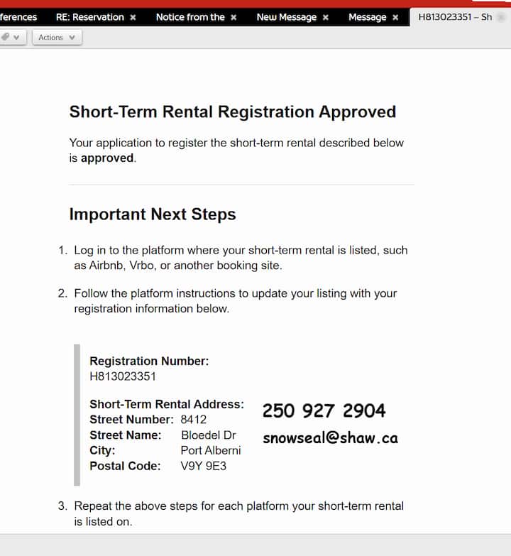 Sproat Lakefront Idyllic Mastercraft Log 'Cabin' - Vancouver Island