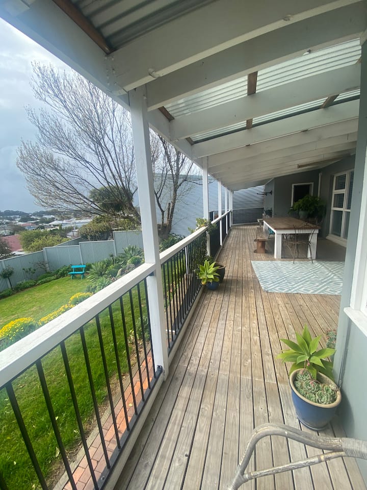 Yellow Door Holiday House - Mount Gambier