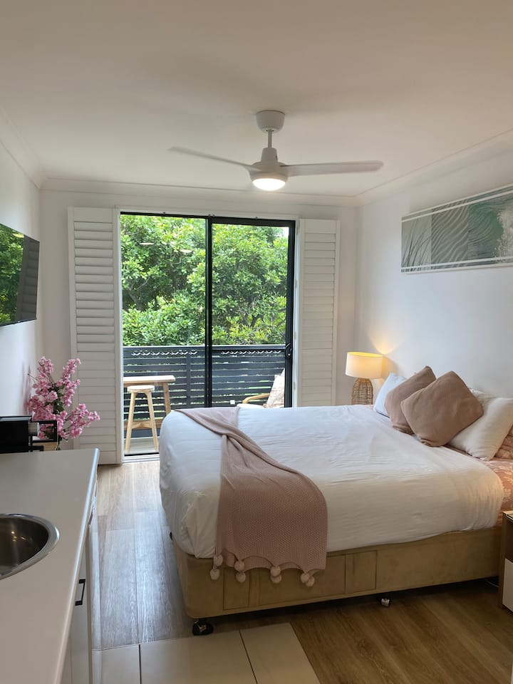 By The Seaside~private Studio Room - Noosa