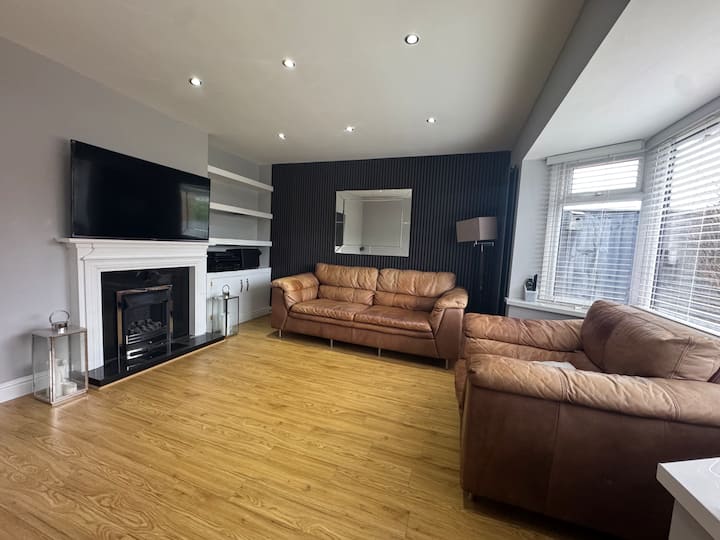 Sleeps 7 | Ideal For Uhw-events-stadium-city-bay - Cardiff