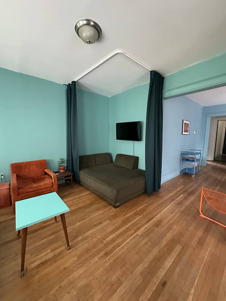 “The Blue Hotel” - Retreat In The Heart Of Detroit - Splash Pad, Detroit