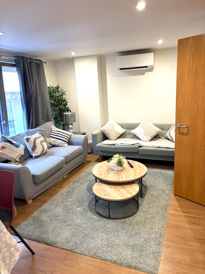 Hyde Park 2 Bed 2 Bath - Londra