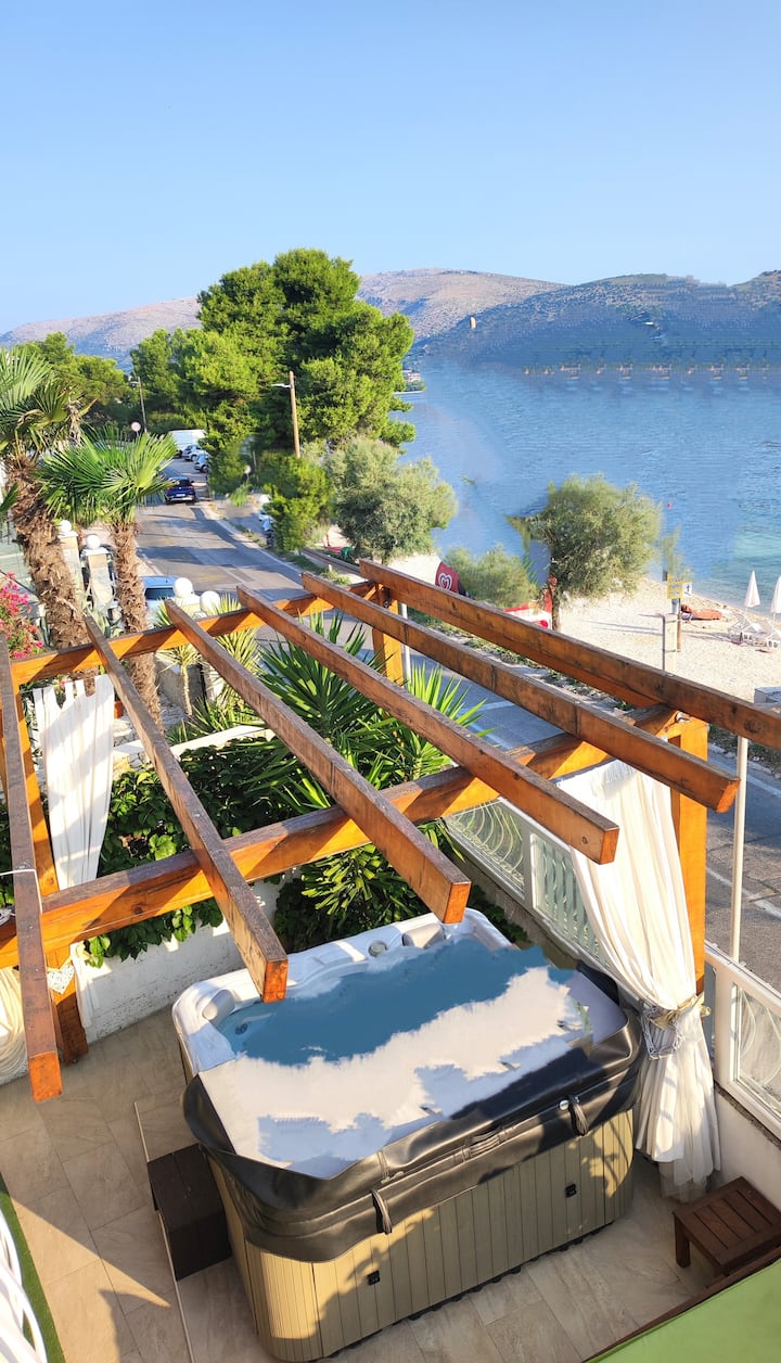 Lovely Sea View. By Pebly Beach , Hot Tub Private - Trogir