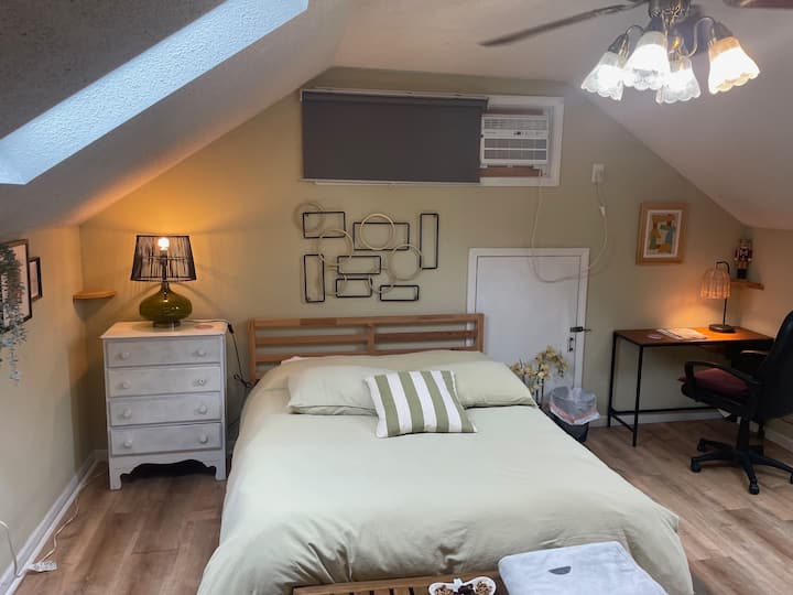 1701 St Clair Ave Cute Studio Apt St. Paul 55105 - Saint Paul, MN