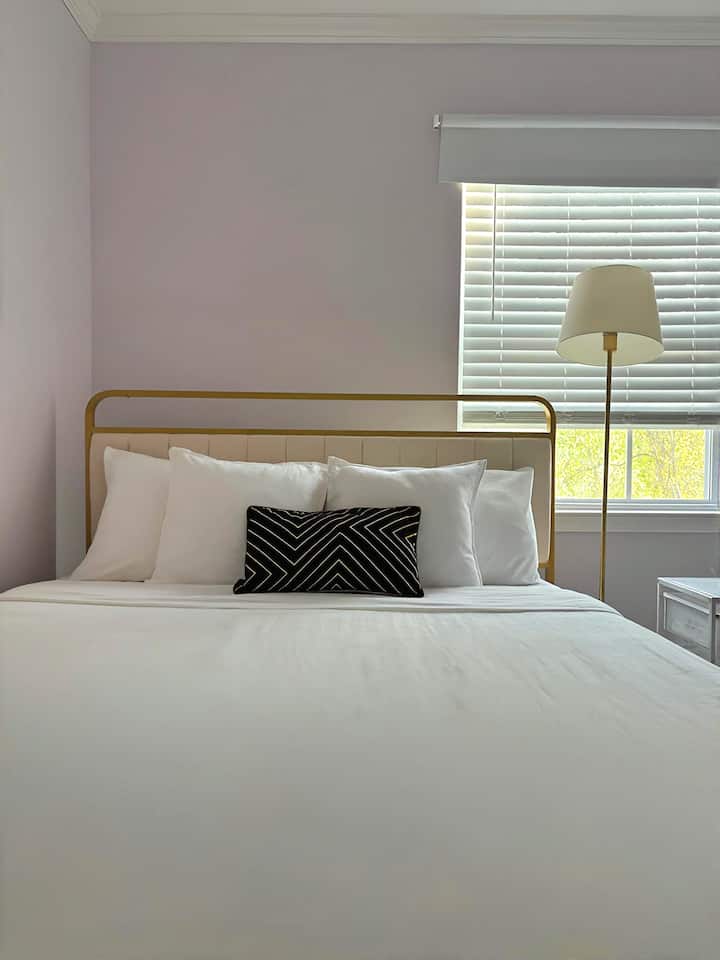 1 Br W/ Queen Size Bed - Concord, NC