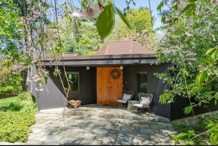 Mid-century Escape - Westchester County, NY