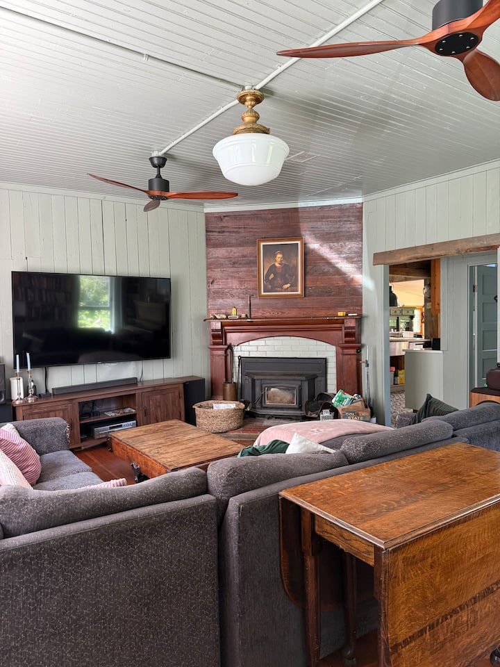 Family Friendly Home-stay At The Old Creamery - Salt Spring Island