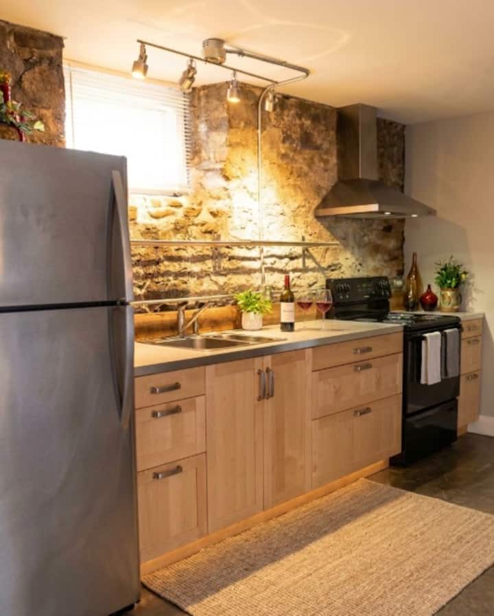 Steps To Main St & Dining -Free Sandbanks Pass #4 - Picton