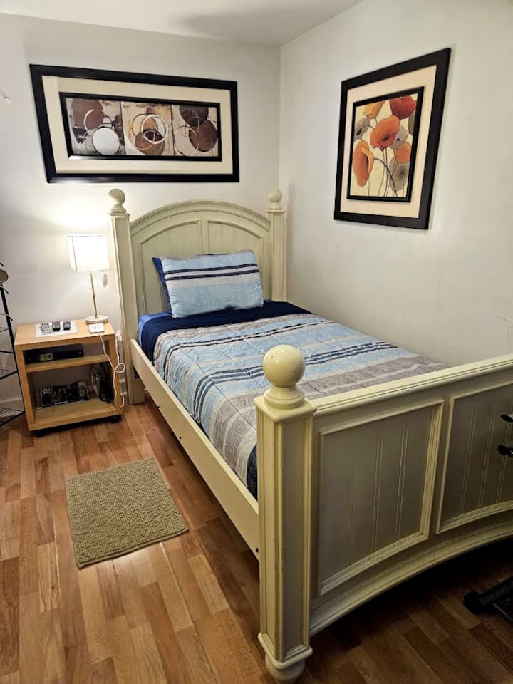 Small Studio.  Private Entrance And Bathroom - Stamford, CT