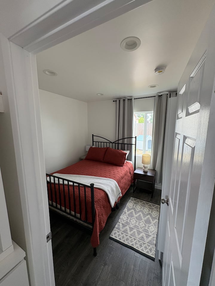 Modern California Bungalow Studio Apartment - Los Angeles, CA