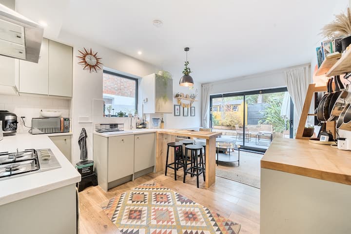 Modern 2-bedroom Garden Apartment In North London - Cockfosters