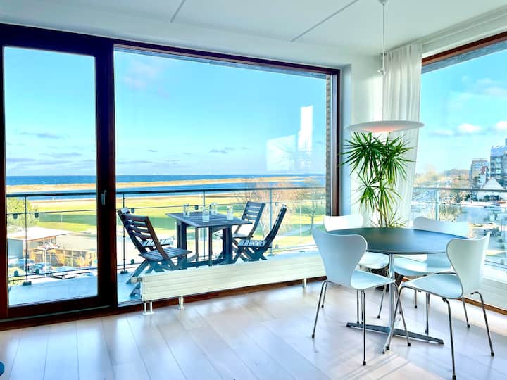 Stunning Oceanfront Retreat. Prime Beach Location - Copenhagen