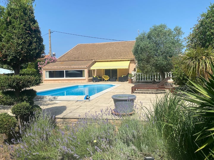 Villa Climatisée, Avec Piscine Et Grand Jardin - 那邦尼