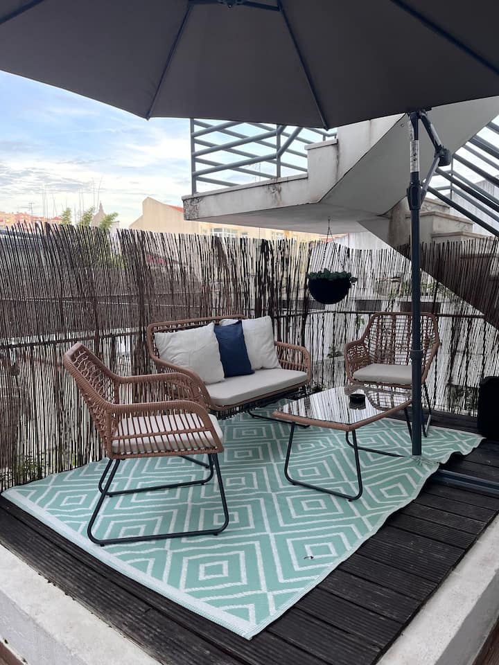 Sunny Terrace Apartment - Alfama