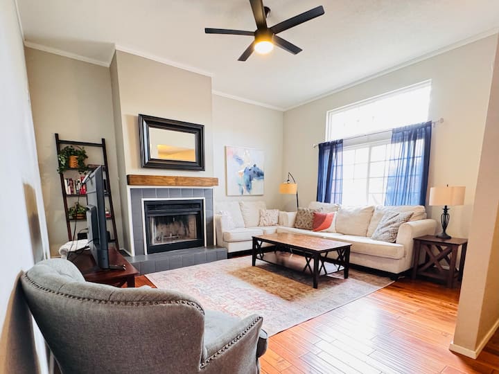 Darling Patio Home In Great Ne Neighborhood - Albuquerque, NM